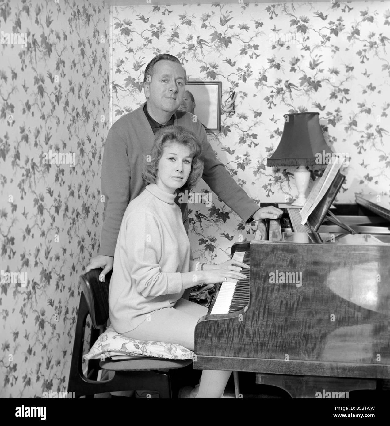 Tv actor hugh lloyd seen Black and White Stock Photos & Images - Alamy