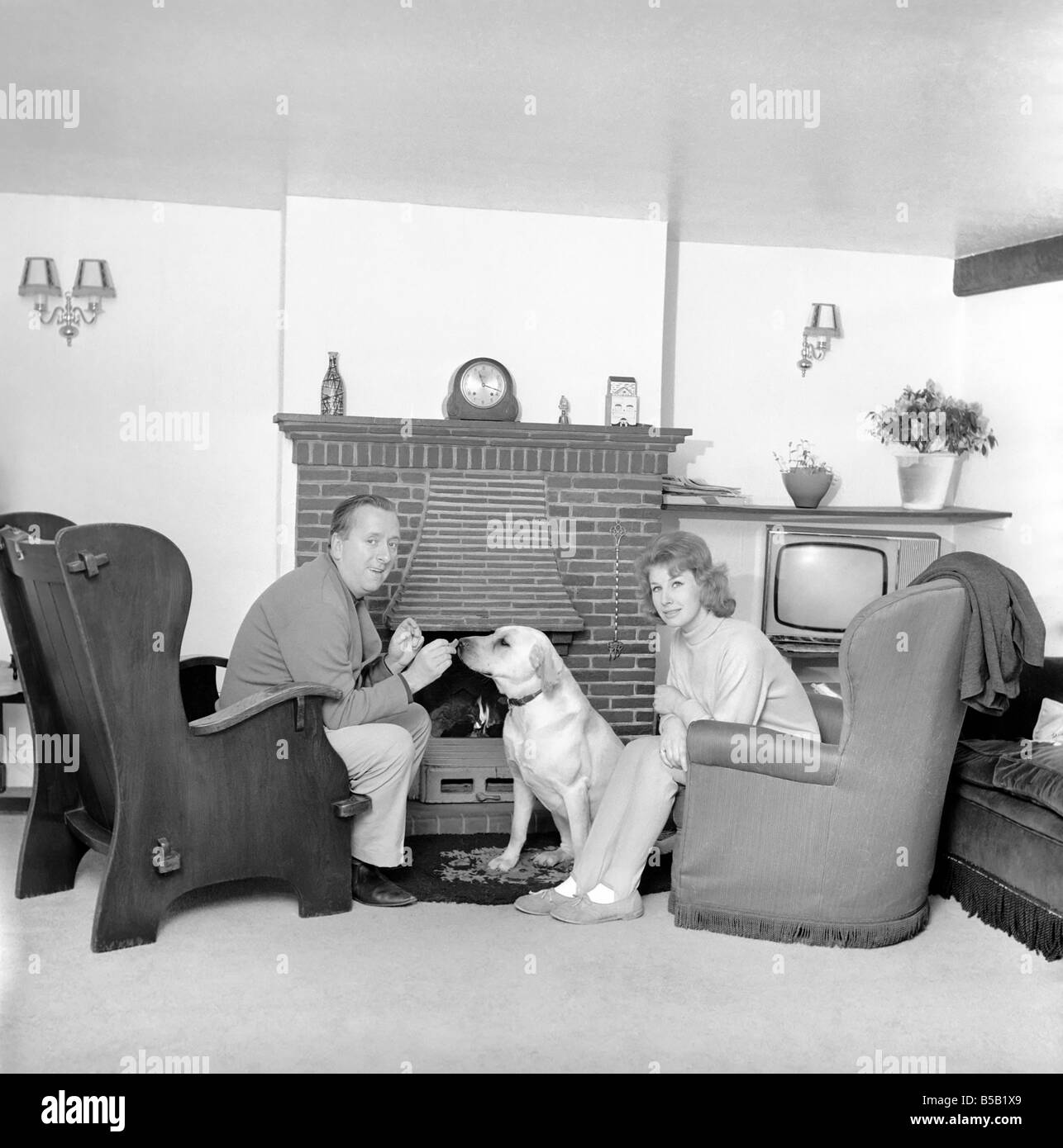 Tv actor hugh lloyd seen Black and White Stock Photos & Images - Alamy