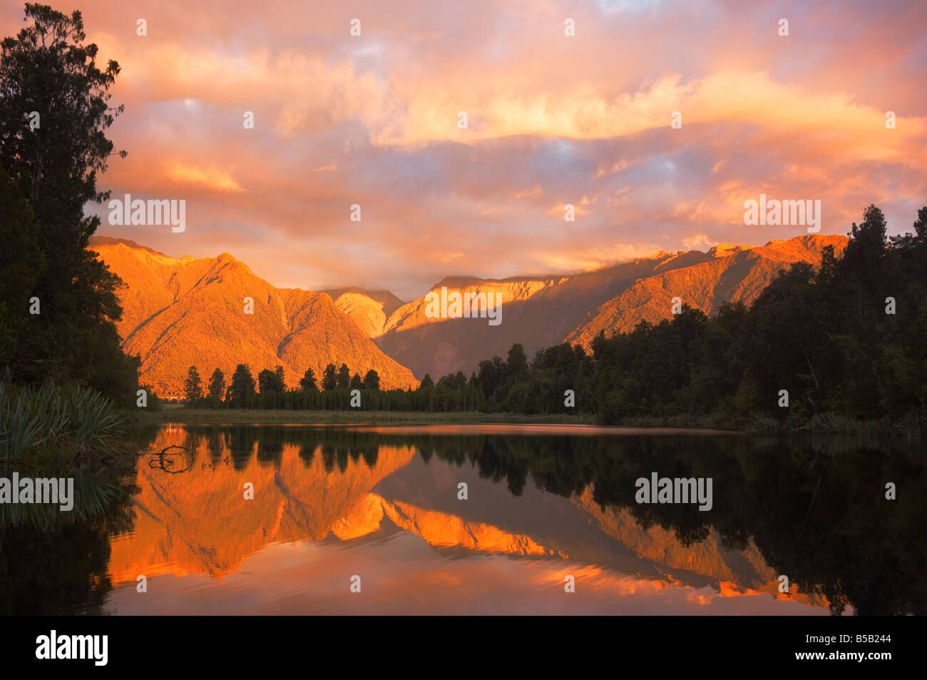 Sunset, Lake Matheson and Southern Alps, Westland, South Island, New ...