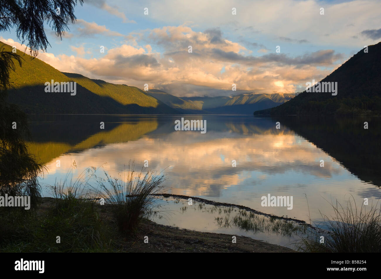 Lake Rotoroa and Travers Range, Nelson Lakes National Park, South ...