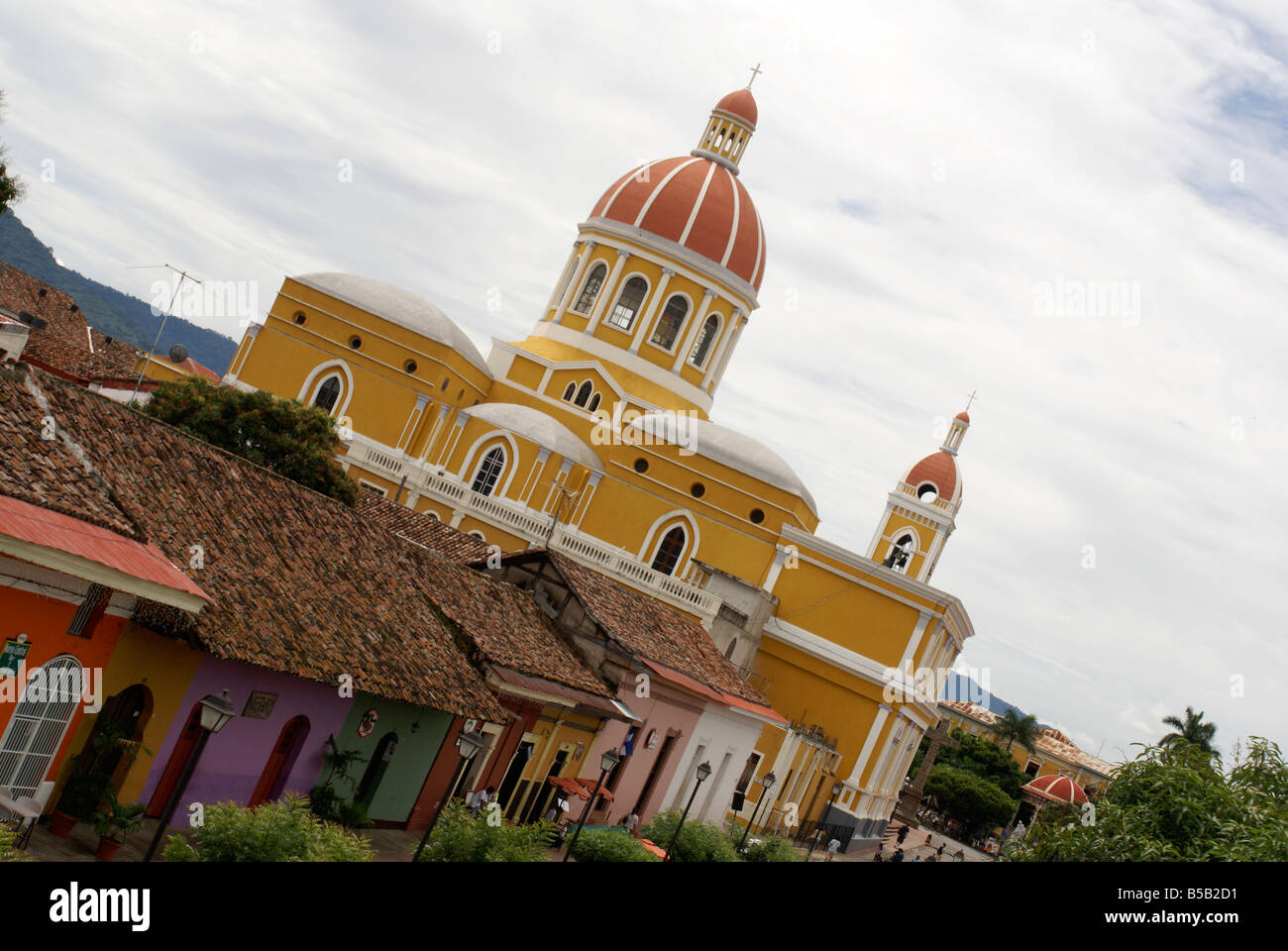 Granada nicaragua colonial architecture hi-res stock photography and ...