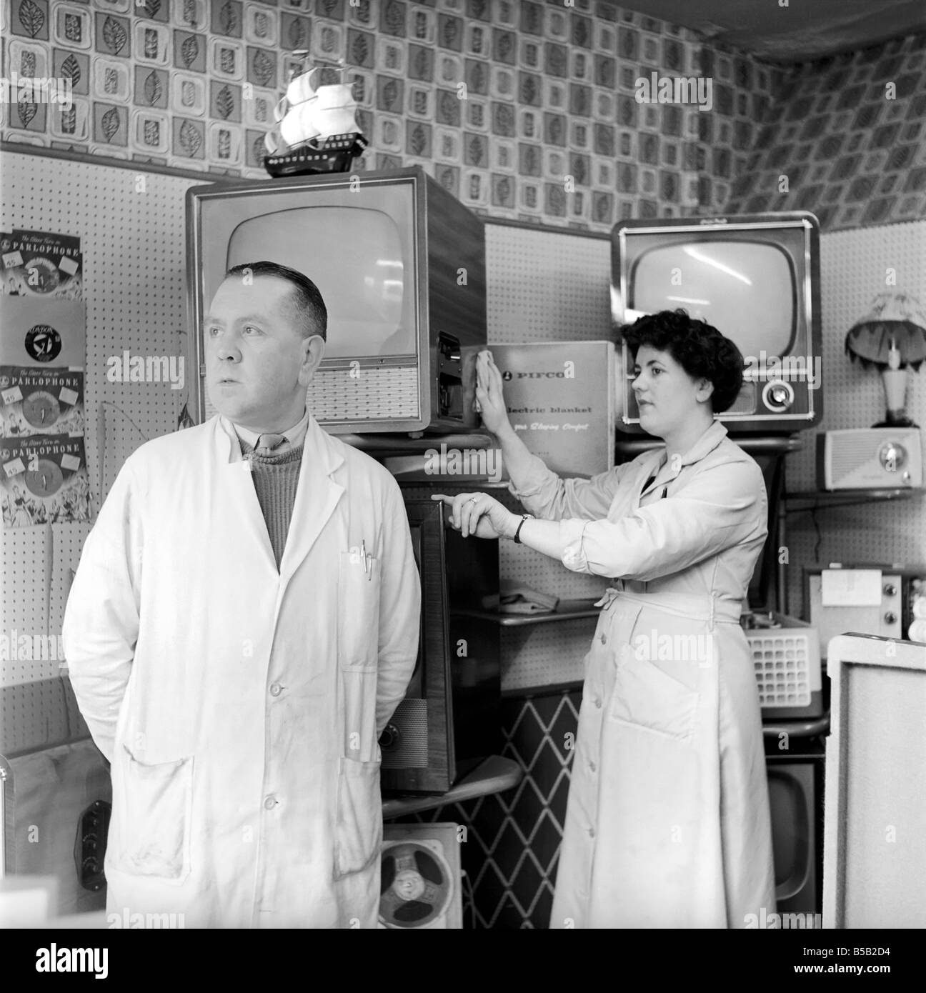 1950s tv show hi-res stock photography and images - Alamy