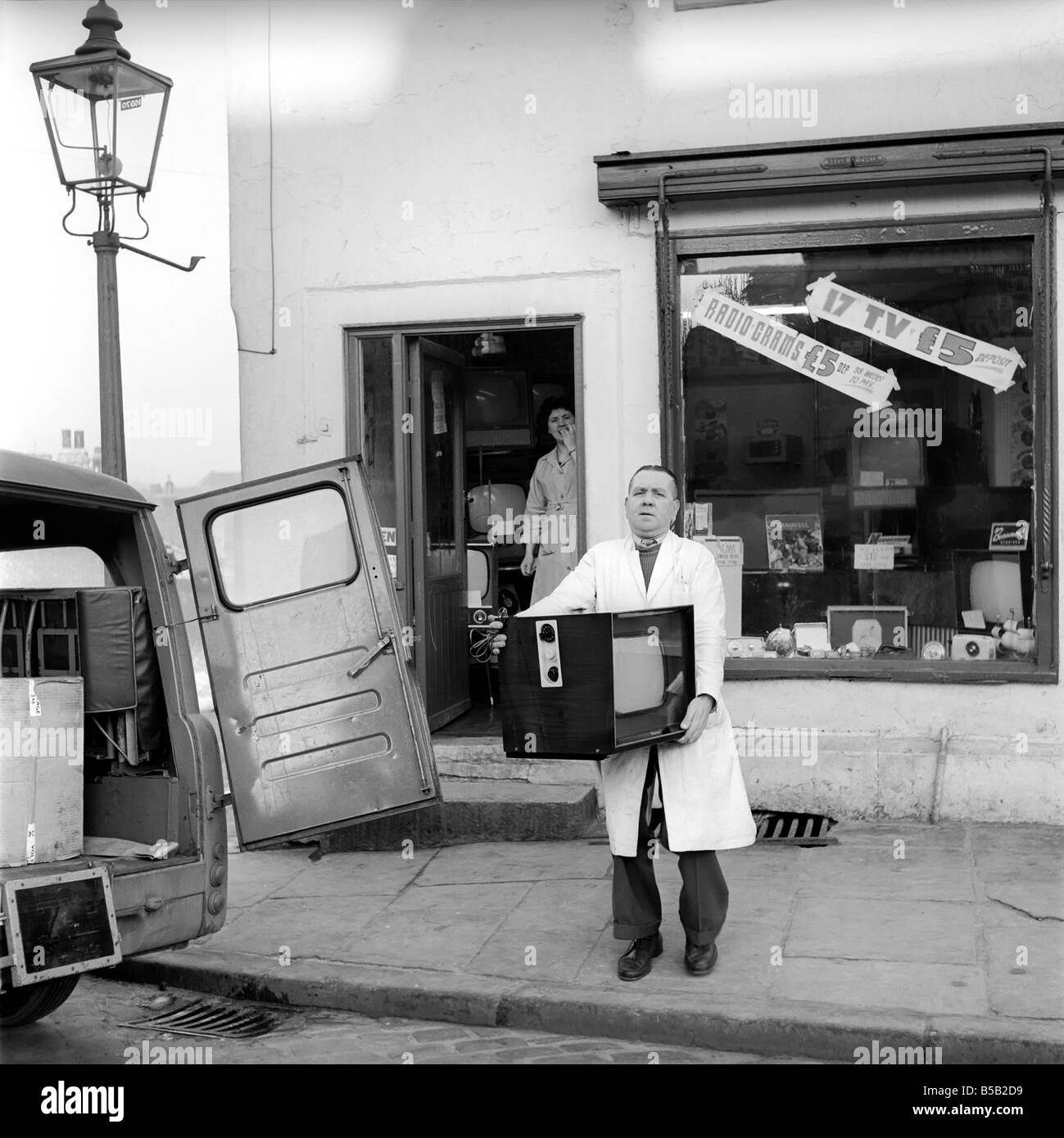 Television rental shop in Leeds town centre. 1956 Stock Photo - Alamy
