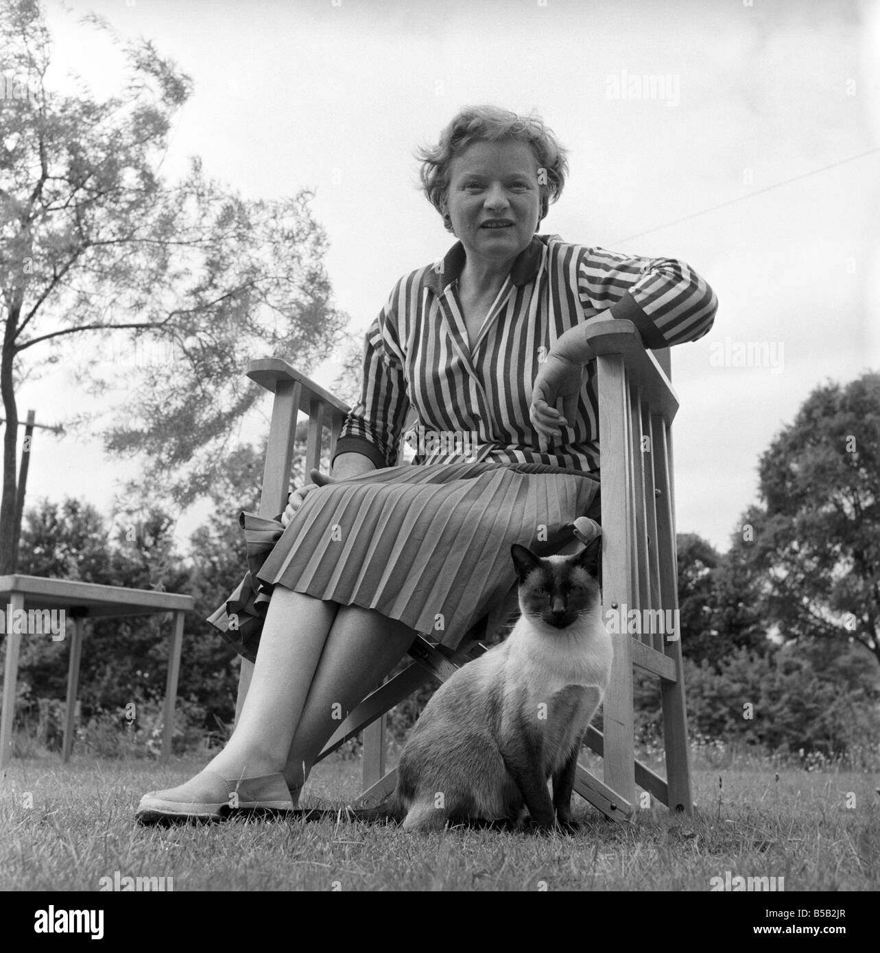 Authoress Janet Green seen here with her cat. 1960 Stock Photo - Alamy