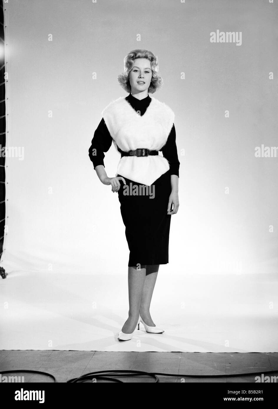 Fashion 1960s fur fashion woman hi-res stock photography and images - Alamy