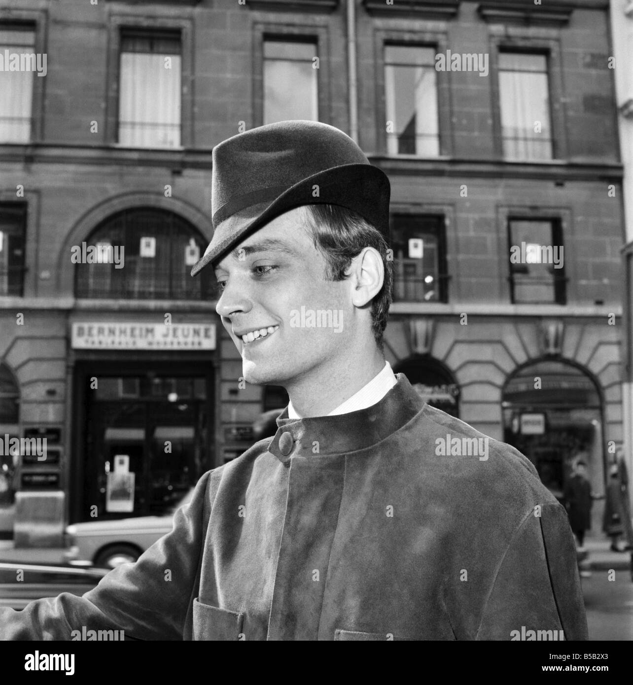 Men modelling the latest 1963 menswear design's in the streets of Paris ...