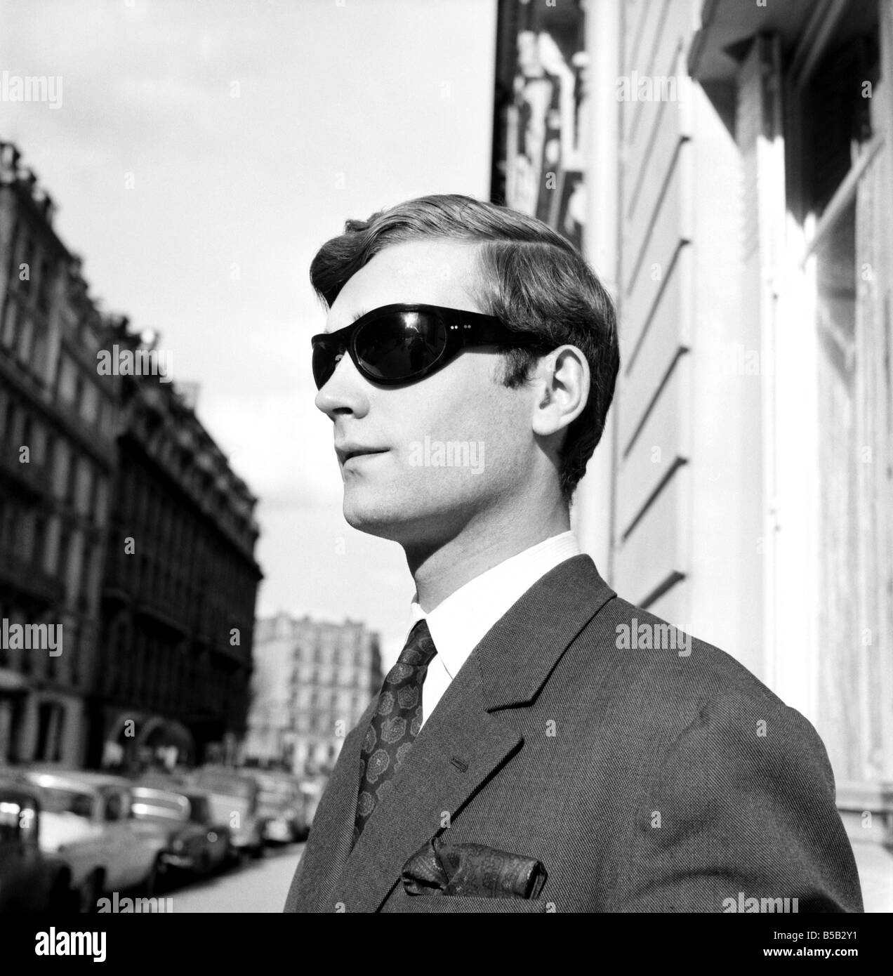 Men modelling the latest 1963 menswear design's outside a Paris ...