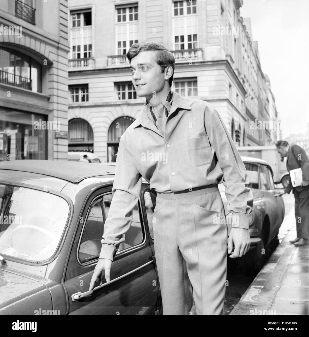 Men modelling the latest 1963 menswear design's in the streets of Paris ...