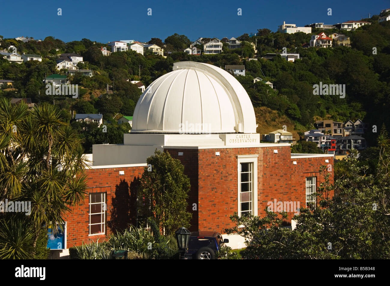 Carter Observatory and Planetarium on Mount Victoria in the Botanic ...