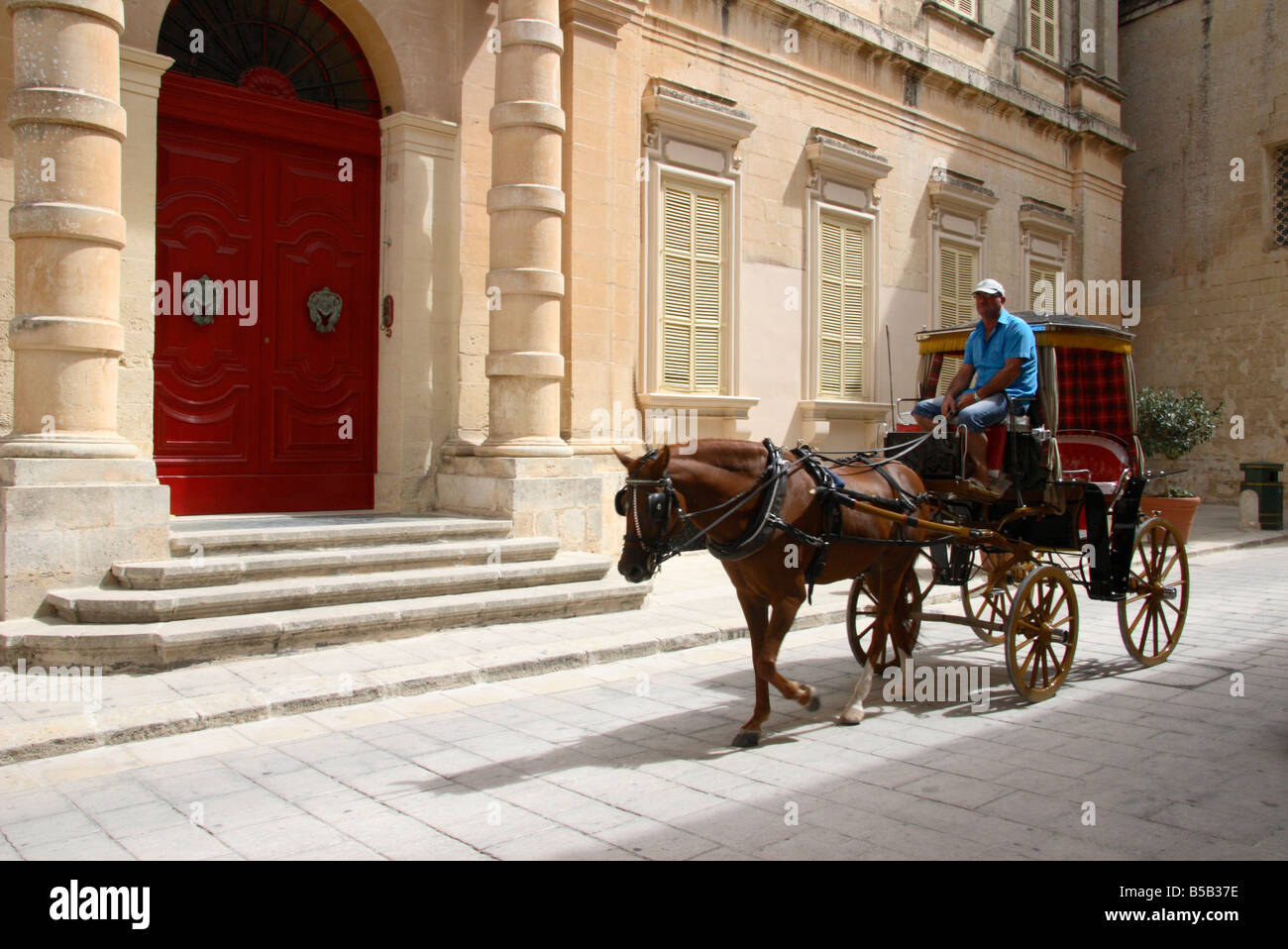 A Karozzin, Horse & Carriage, in Mdina, Malta Stock Photo - Alamy