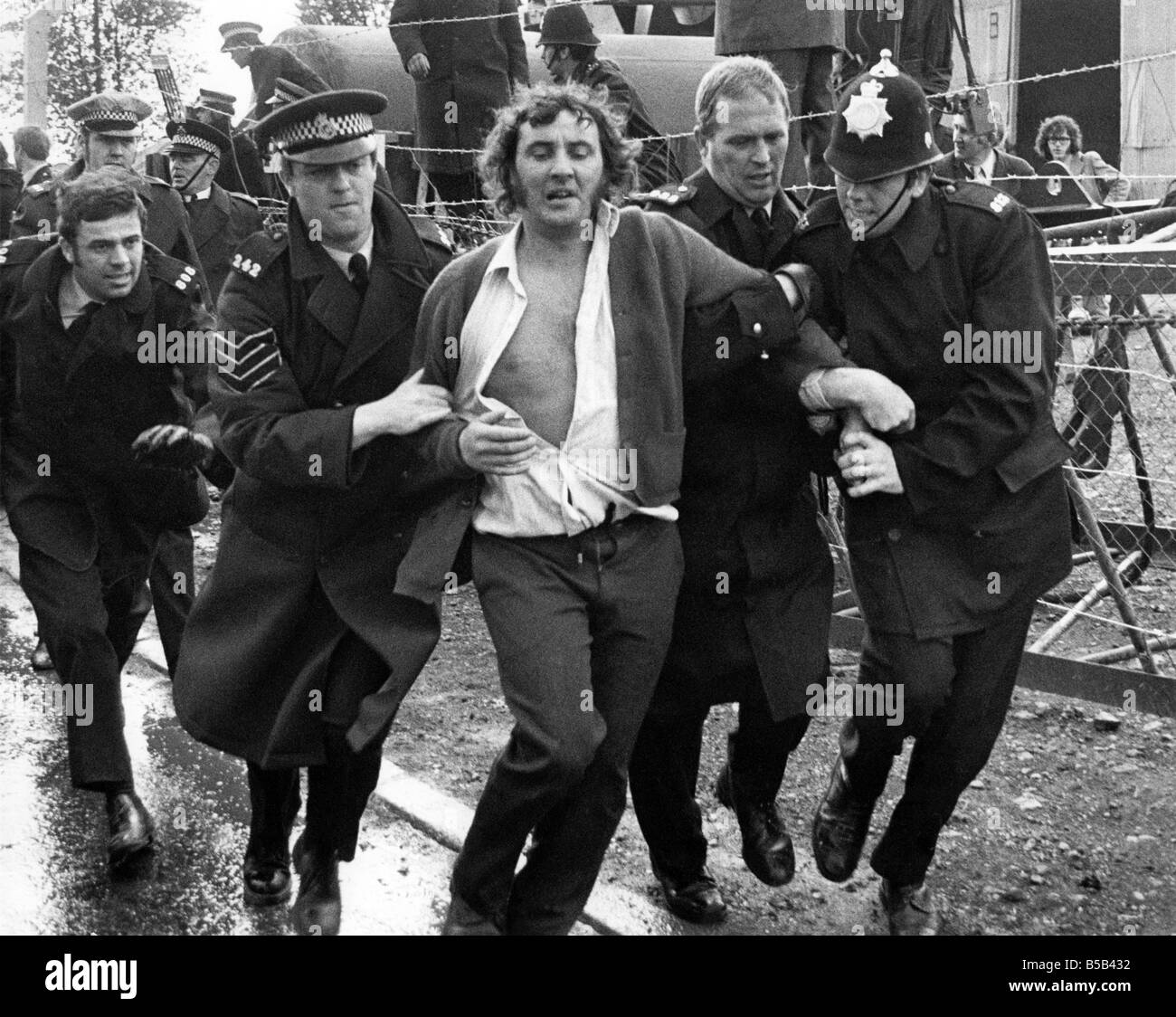 1970s protest police Black and White Stock Photos & Images - Alamy