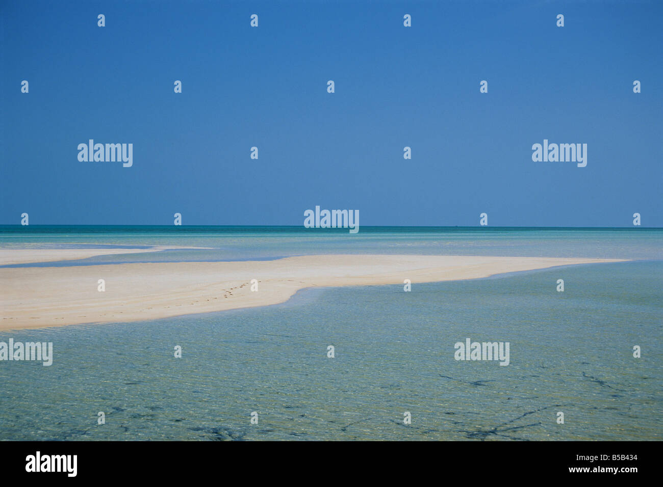 Harbour island the bahamas beaches hi-res stock photography and images ...