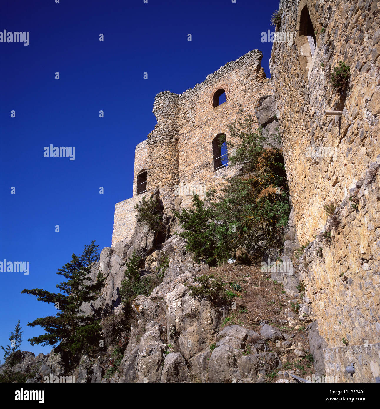12th century castles in europe hi-res stock photography and images - Alamy