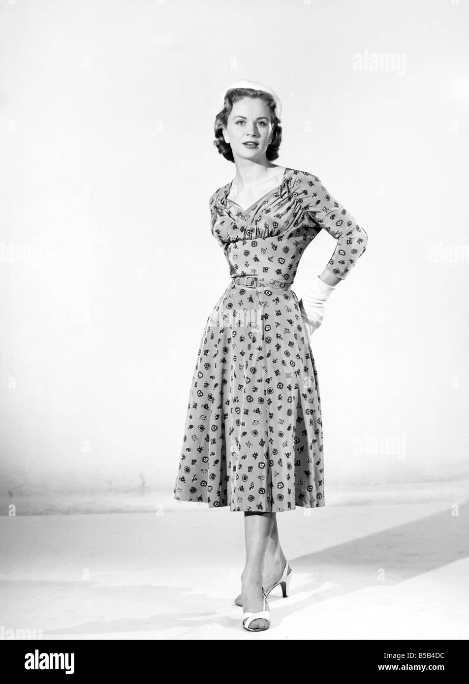 1950s fashion summer dress summer hi-res stock photography and images ...
