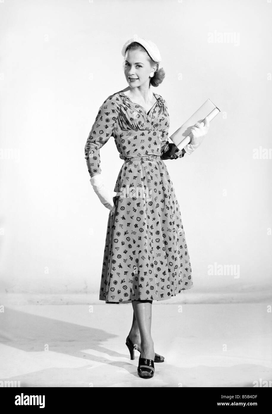 1950s fashion summer dress summer hi-res stock photography and images ...