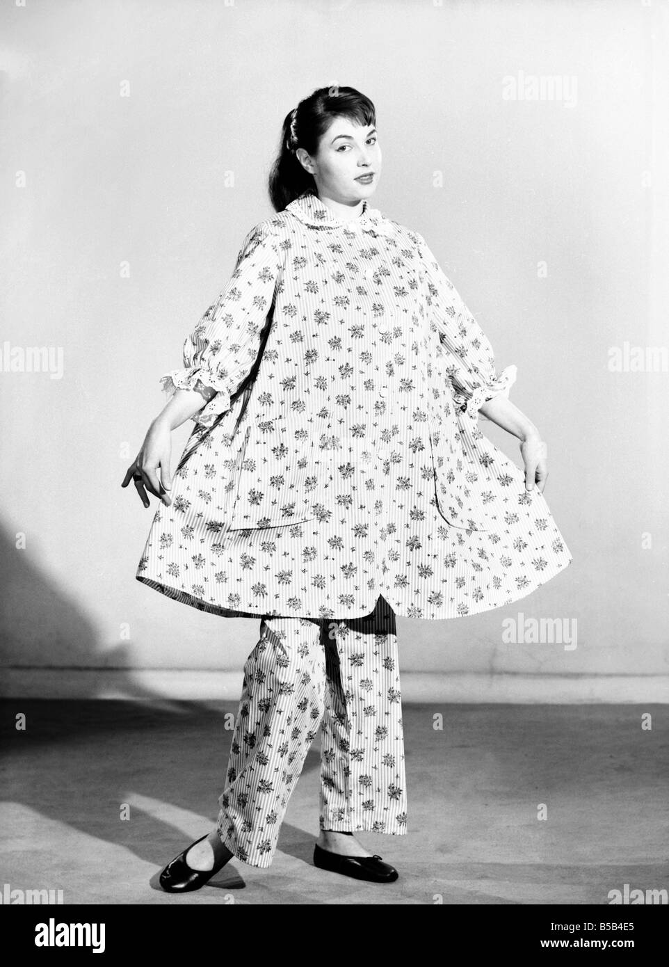 Clothing fashion 1957 model hi-res stock photography and images - Alamy