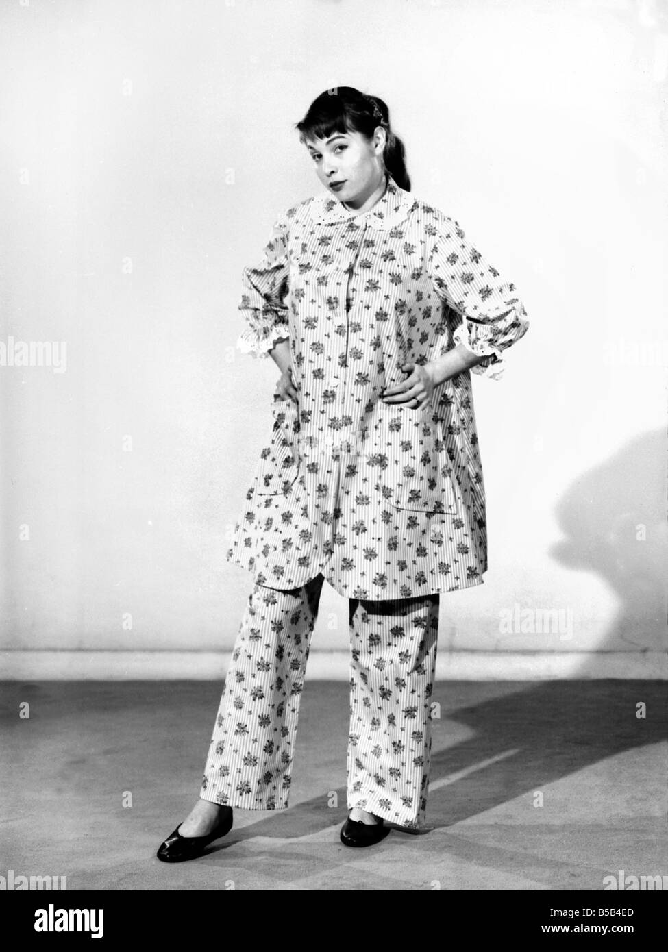 Clothing fashion 1957 model hi-res stock photography and images - Alamy