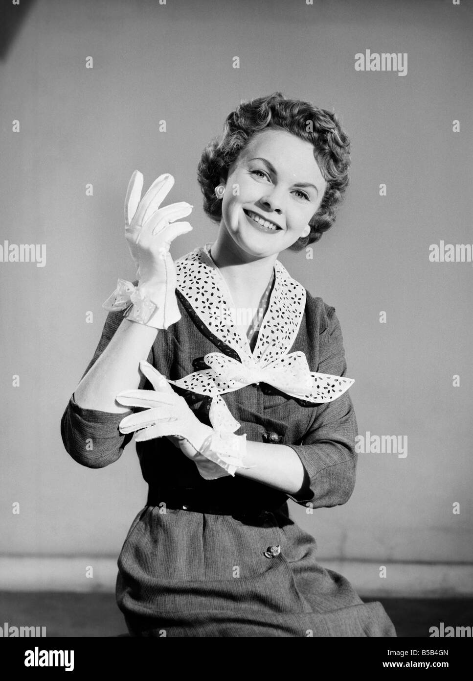 1950's dress collar hi-res stock photography and images - Alamy