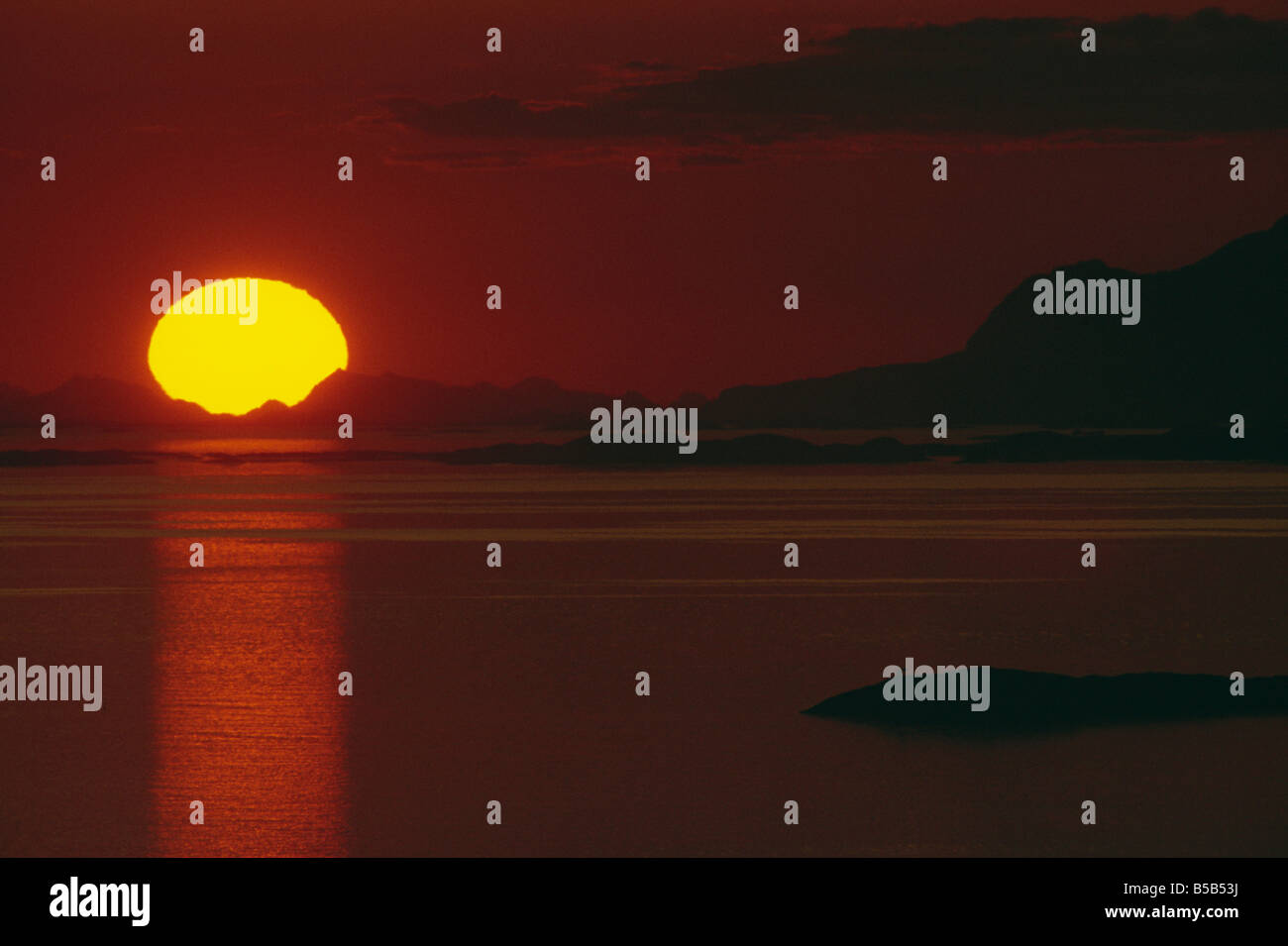 Spectacular midnight sun, taken at 1 am, Bodo, Polar Circle, Norway ...