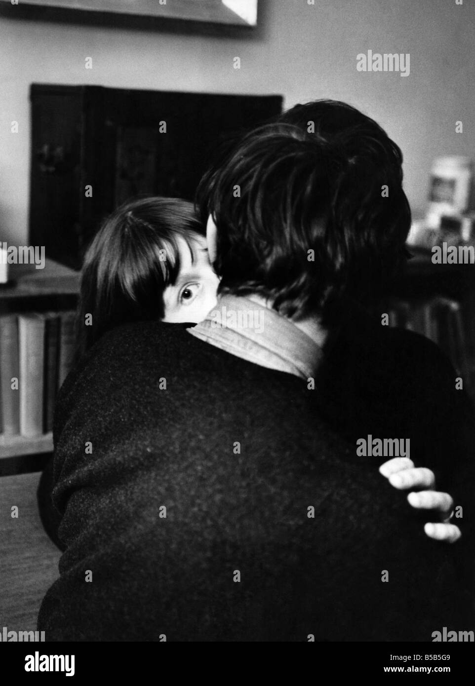 A couple kissing March 1964 Stock Photo - Alamy