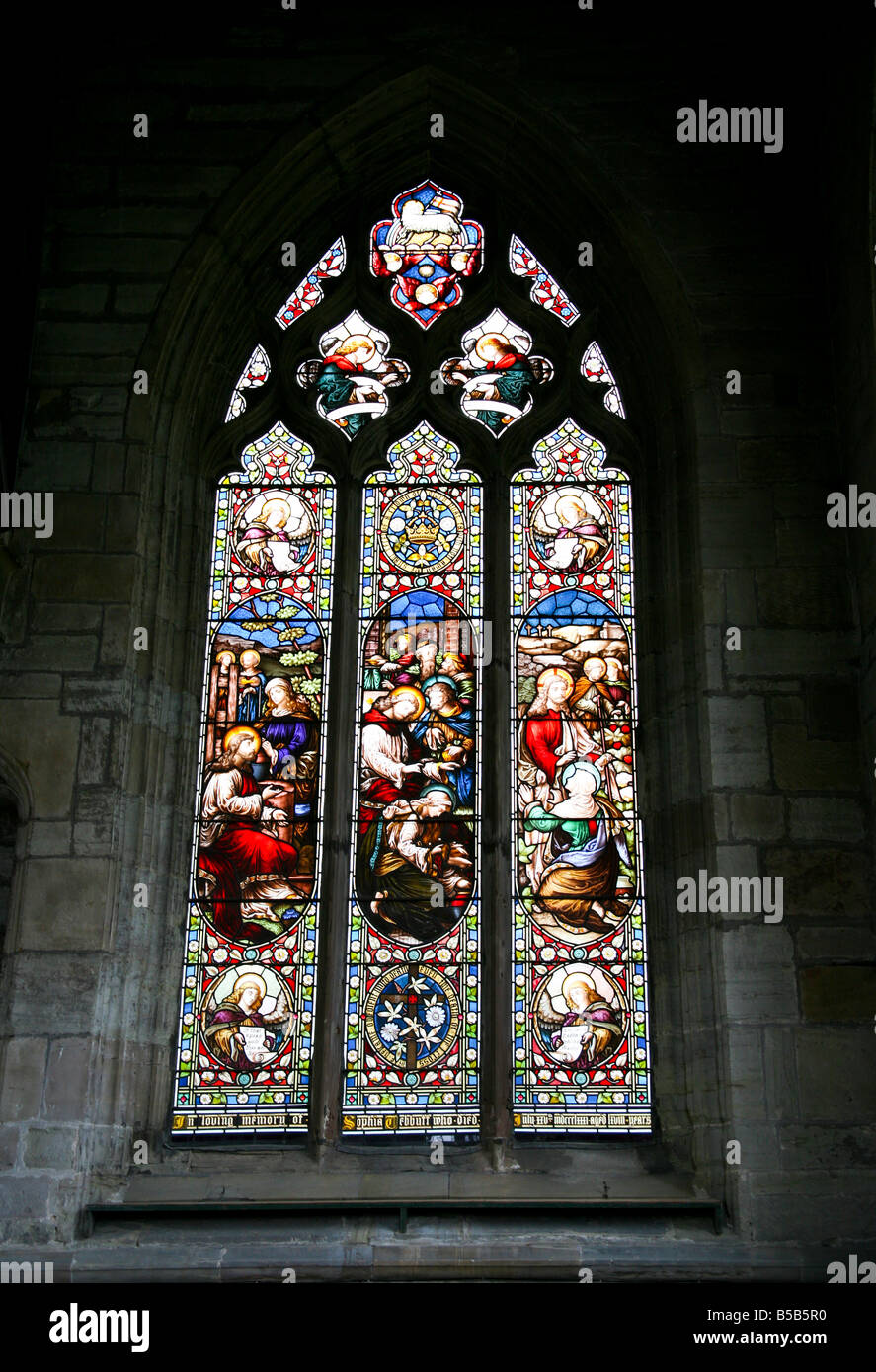 English 15th century window hi-res stock photography and images - Alamy