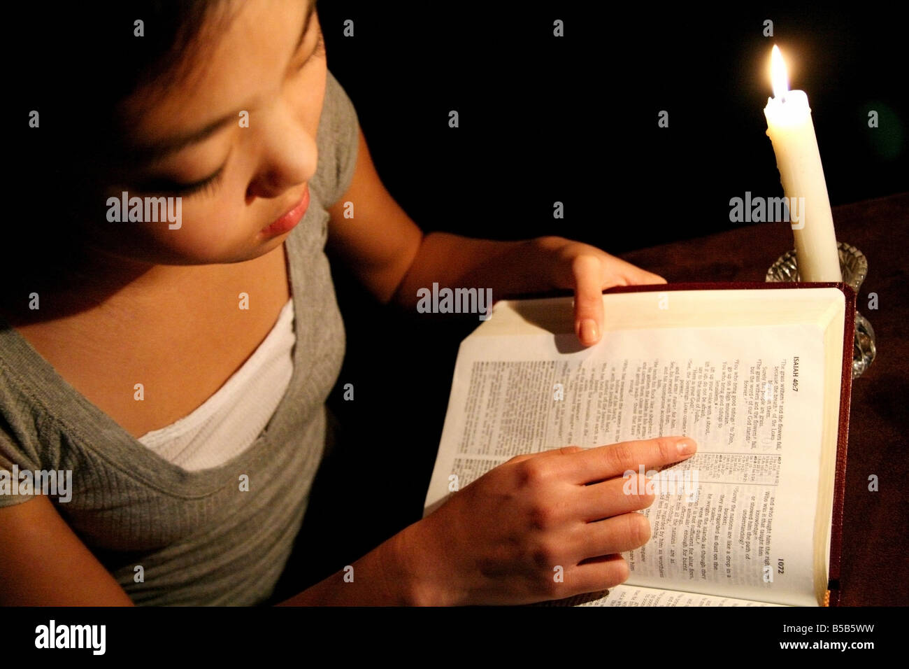 Reading by candlelight hi-res stock photography and images - Alamy