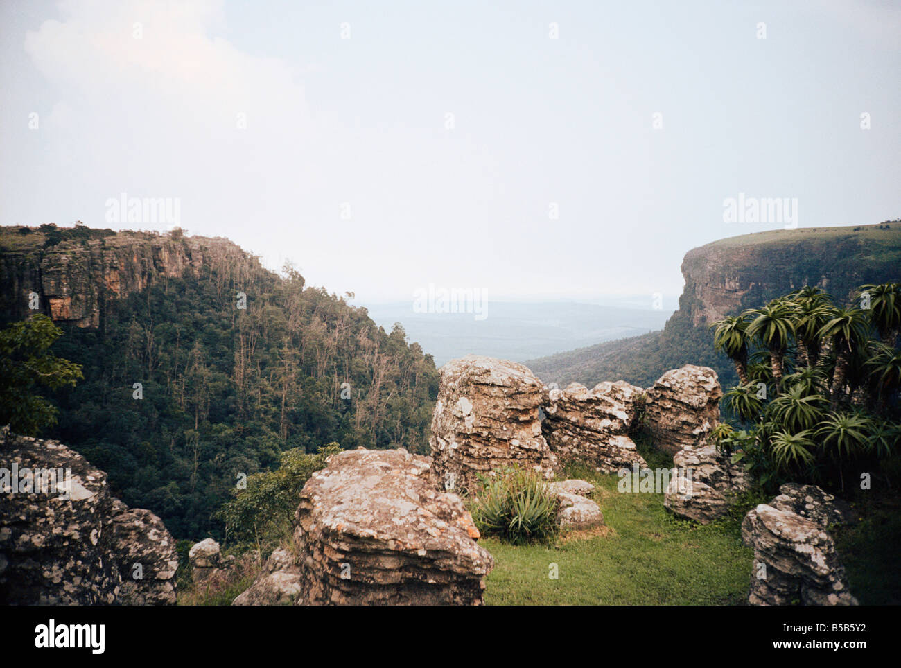 South africa mpumalanga hazyview scenic hi-res stock photography and ...