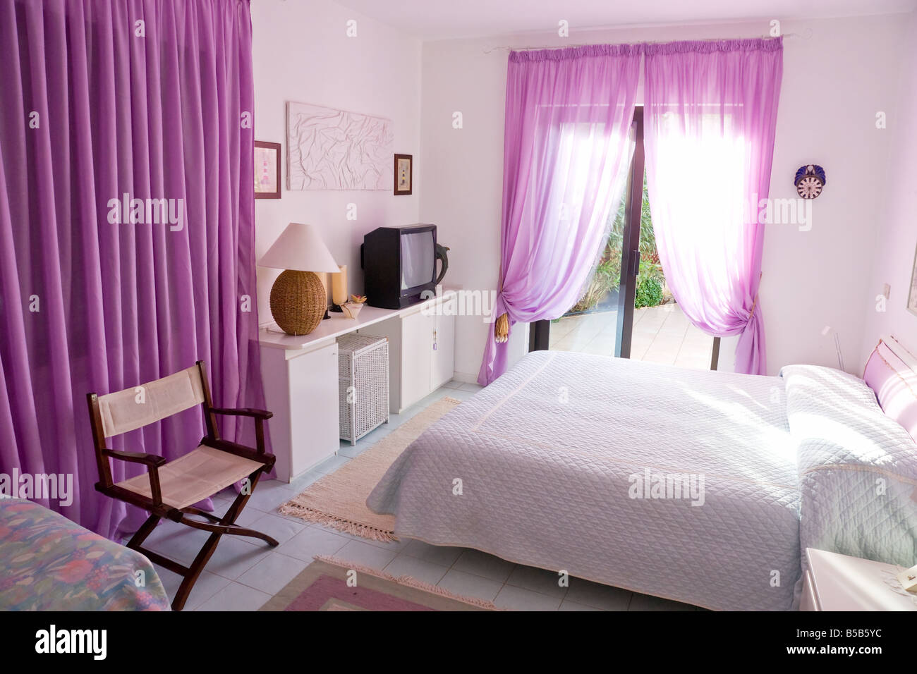 Luxury bedroom tv hi-res stock photography and images - Alamy