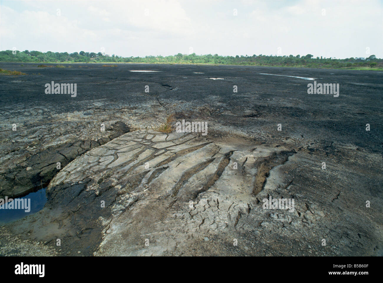 The world s largest natural pitch lake 90 meters deep Trinidad West ...