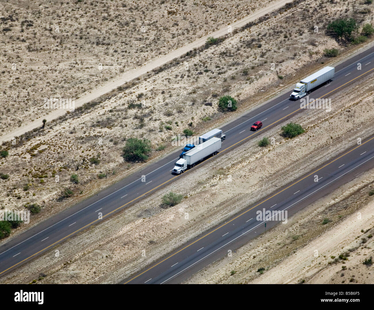 aerial view above trucks lorries on interstate highway 10 Texas Stock ...