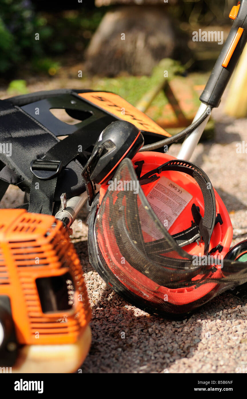 Hedge cutter hi-res stock photography and images - Alamy