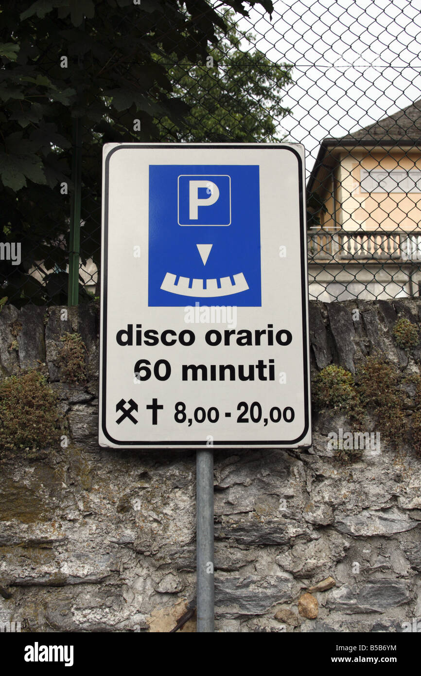 Italian street sign designating parking, Italy Stock Photo - Alamy