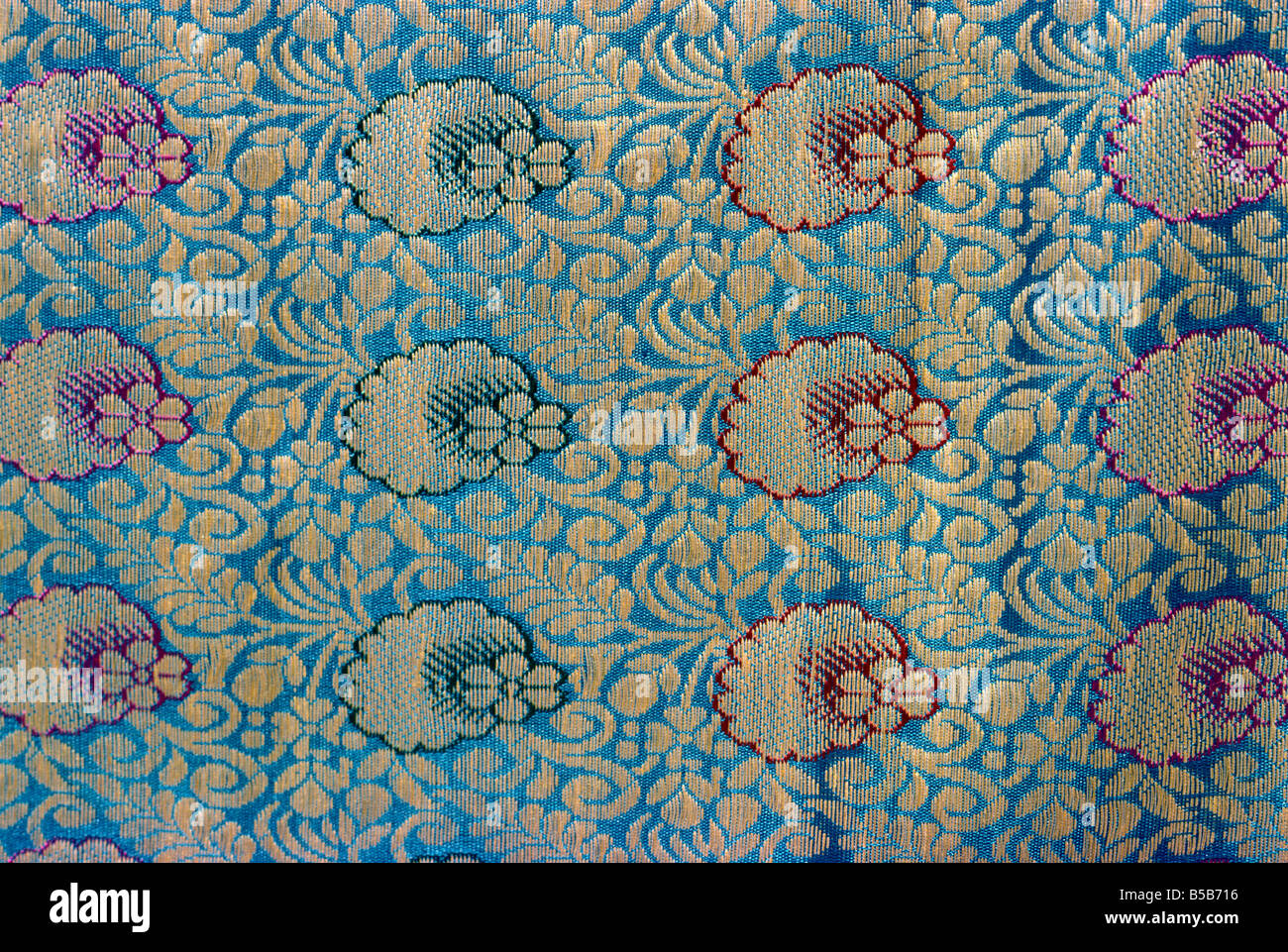 Saris vibrant colors hi-res stock photography and images - Alamy