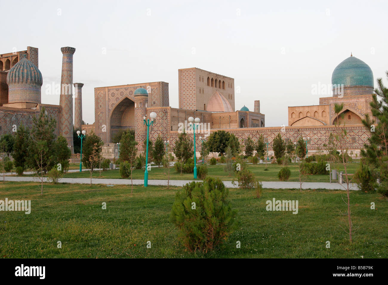 Registan square samarkand hi-res stock photography and images - Alamy