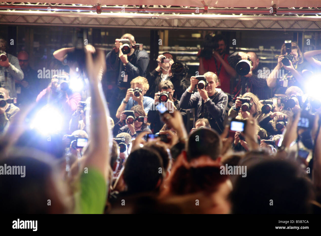 Reporters covering news event hi-res stock photography and images - Alamy