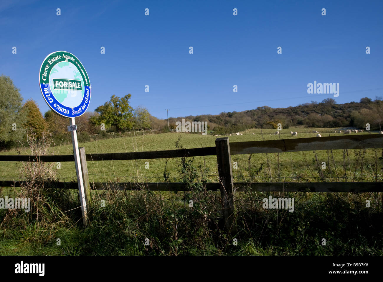 For sale sign farm land uk hi-res stock photography and images - Alamy