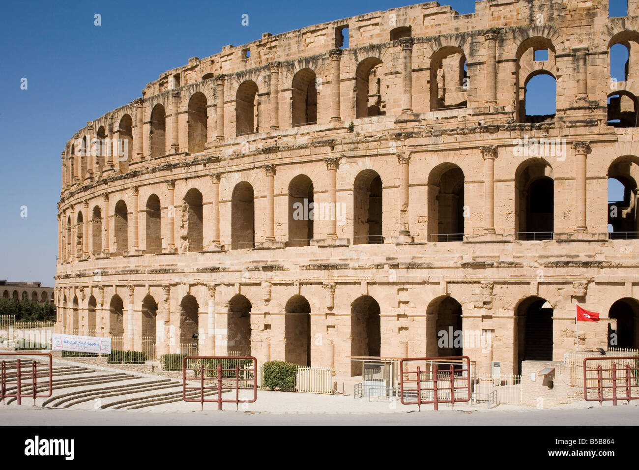 El jem amphitheatre hi-res stock photography and images - Alamy