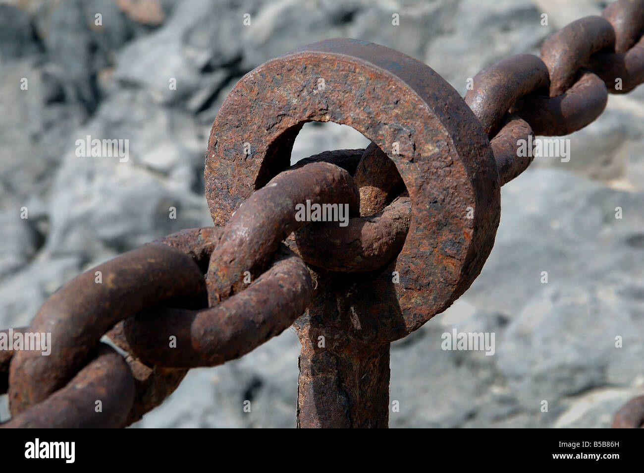 a rusty chain Stock Photo - Alamy