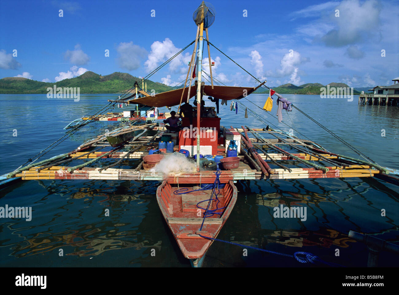 Philippines palawan outrigger fishing boat hi-res stock photography and ...