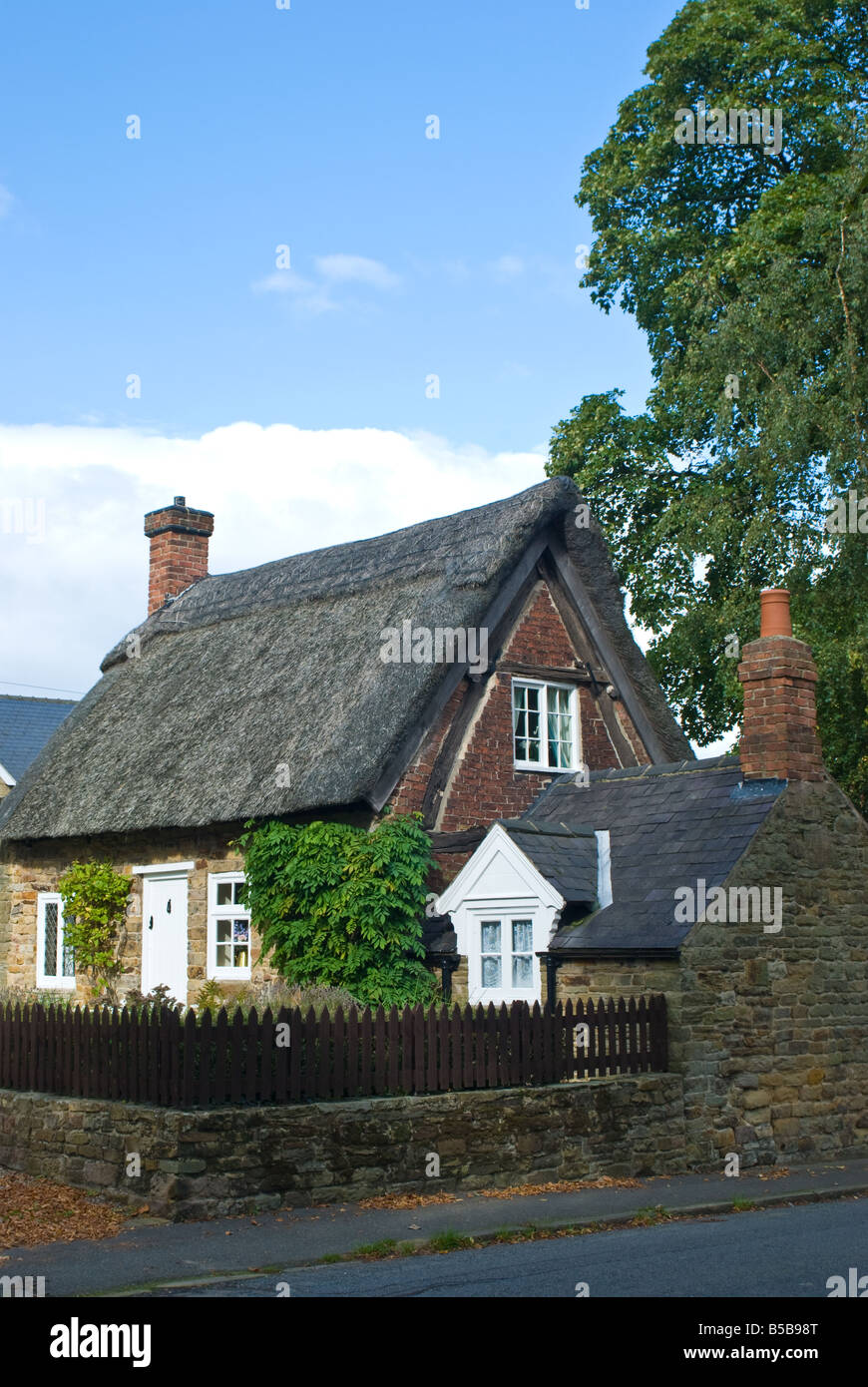 Small brick cottage hi-res stock photography and images - Alamy