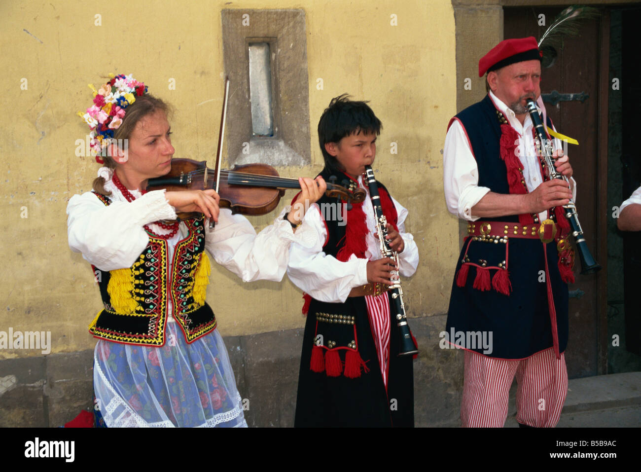 Busking hi-res stock photography and images - Alamy