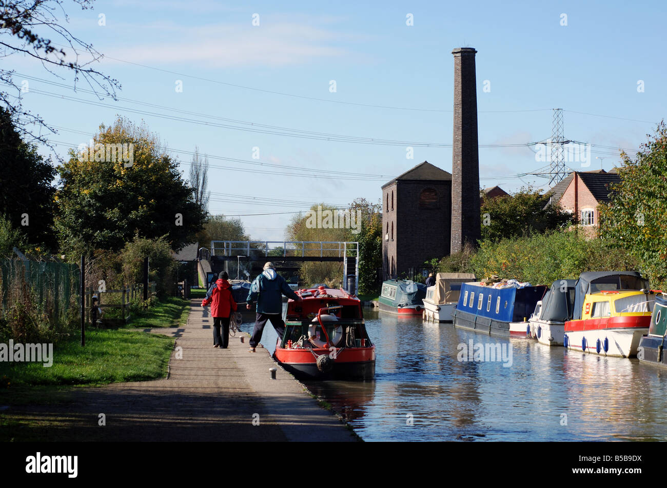 The Coventry Canal at Hawkesbury Junction, Coventry, West Midlands ...