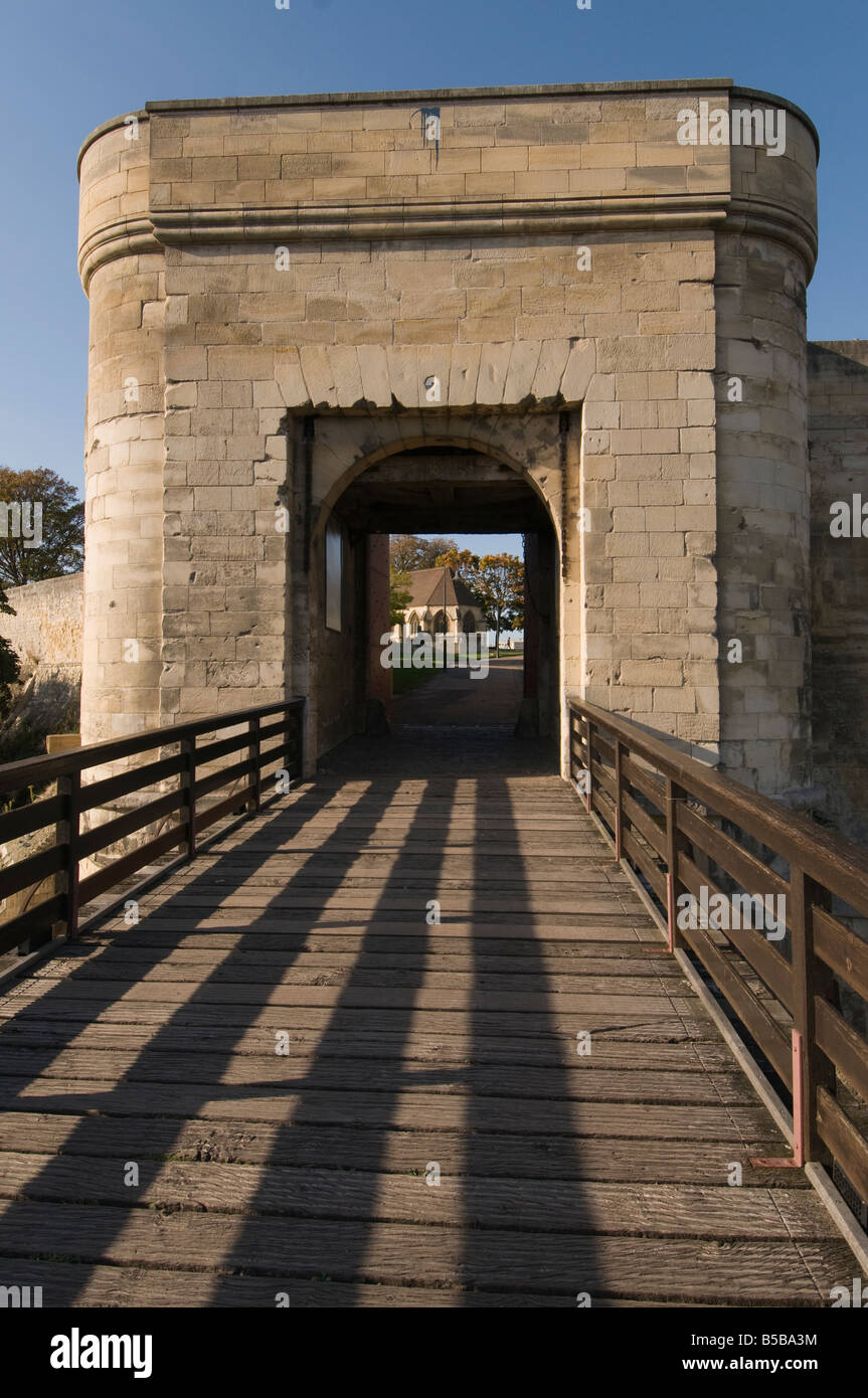 Chateau gate hi-res stock photography and images - Alamy