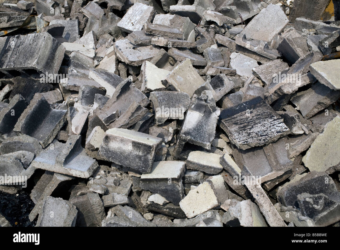 Rubble piles hi-res stock photography and images - Alamy