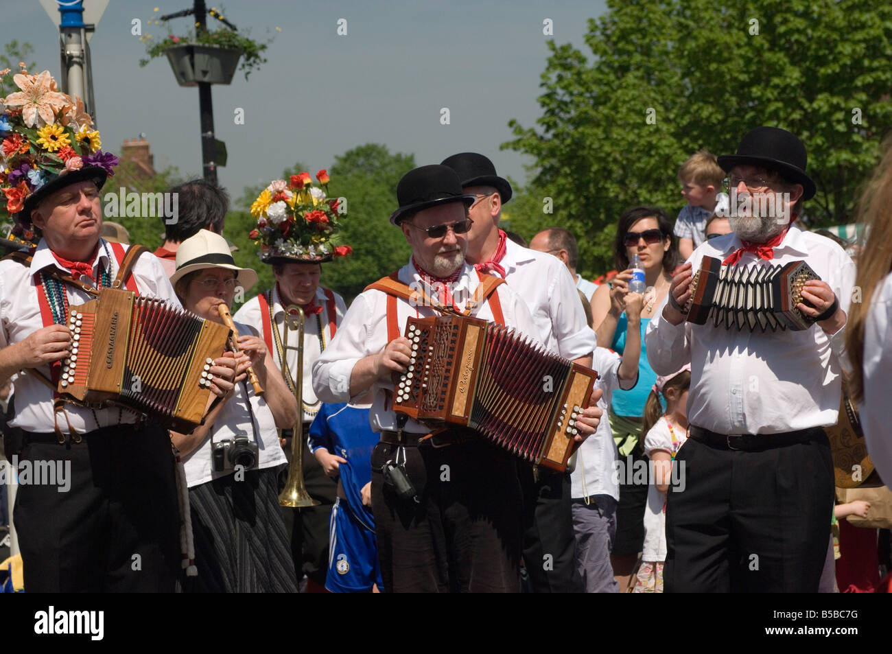 Danceband hi-res stock photography and images - Alamy