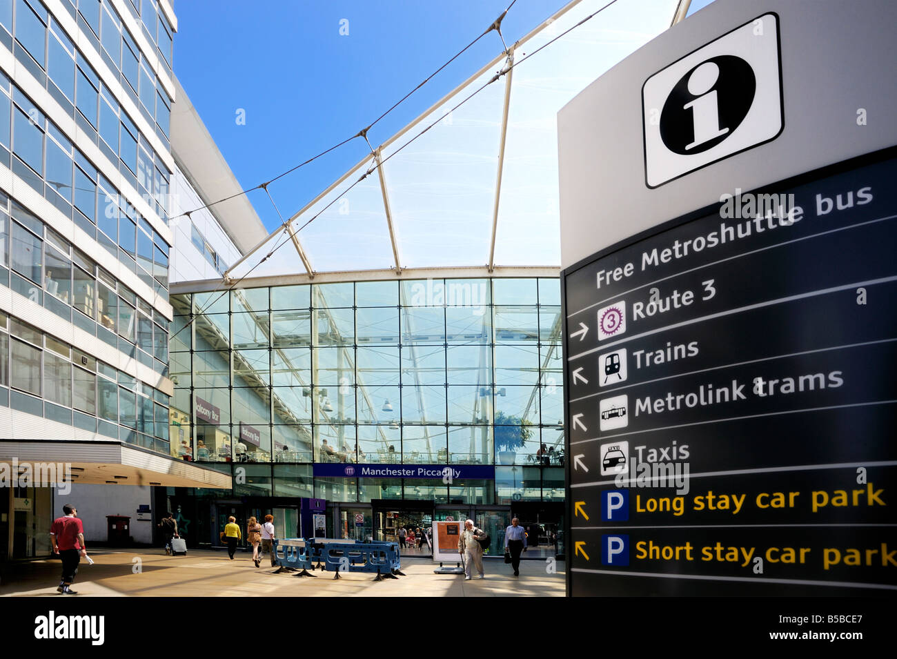 Manchester piccadilly railway station hi-res stock photography and ...