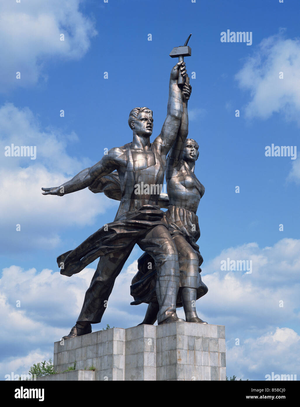 Statue worker moscow hi-res stock photography and images - Alamy