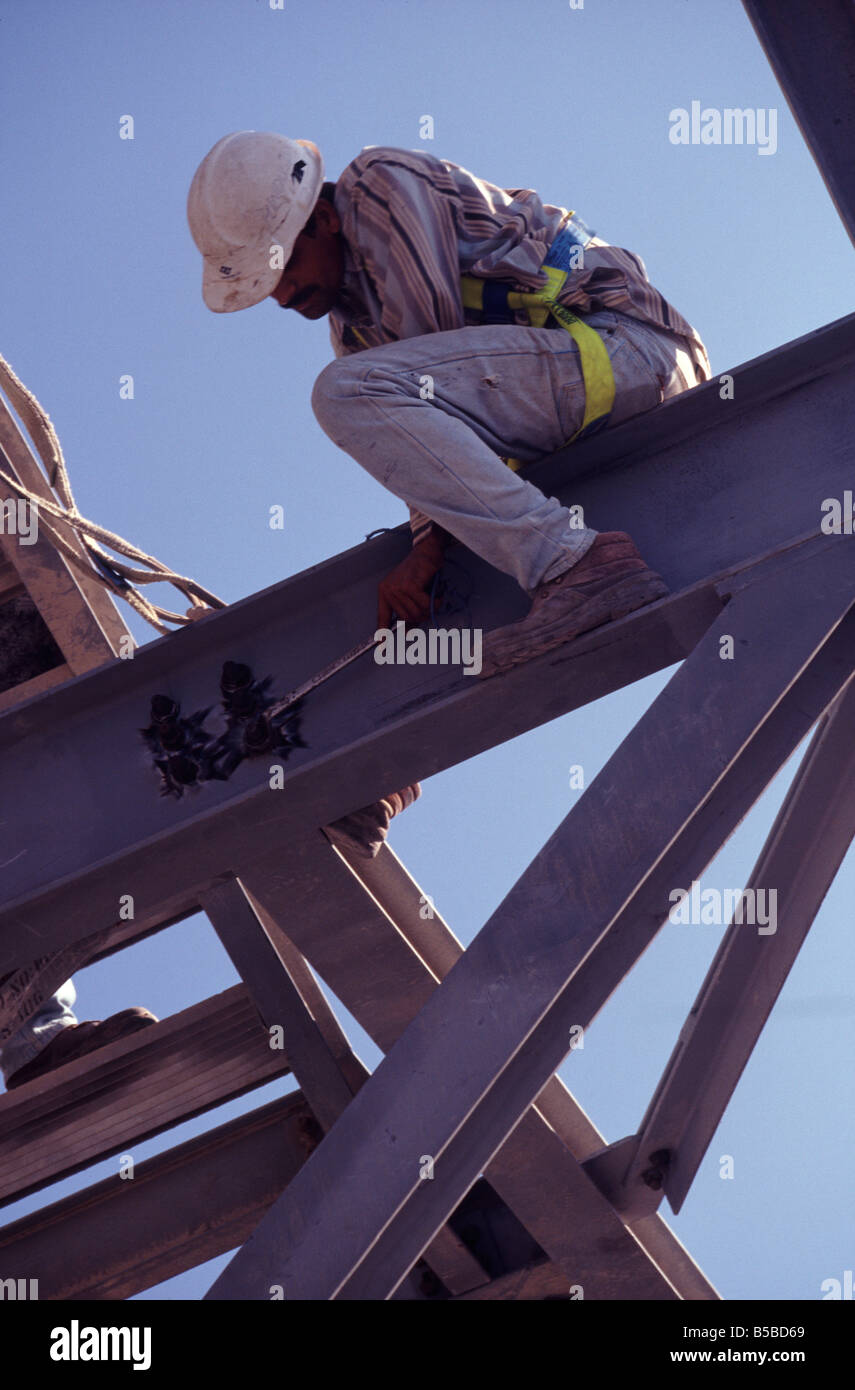 Construction worker working on steel beam in oman middle east Stock ...
