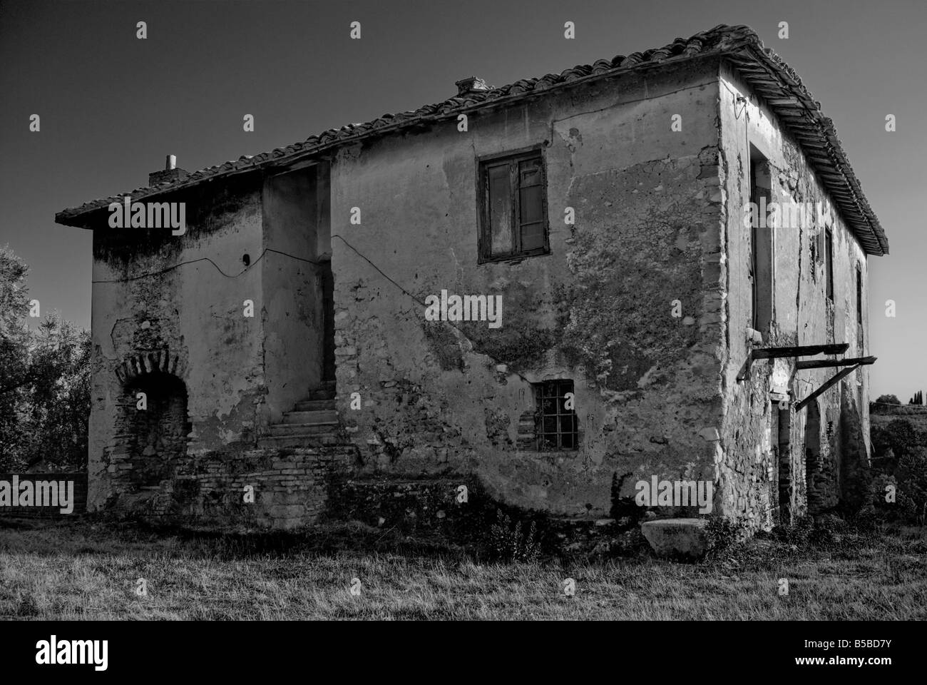 Old barn captured in Italy Stock Photo - Alamy