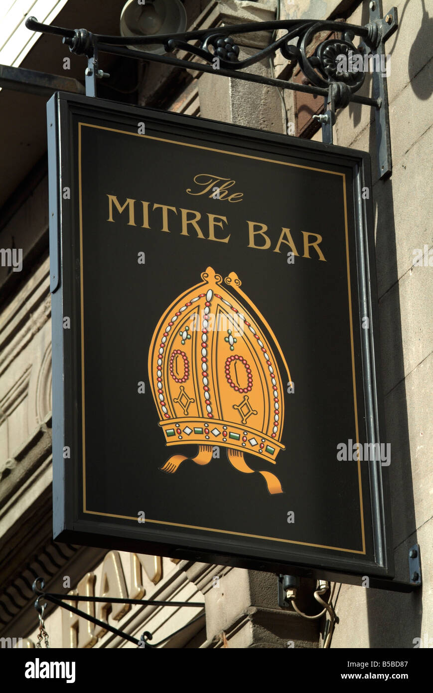 Sign for the Mitre Bar on the Royal Mile, Edinburgh, Scotland, UK Stock ...